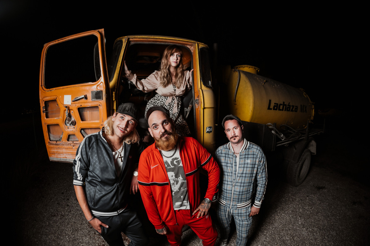 Pablo & the Escobars - A38 Hajó