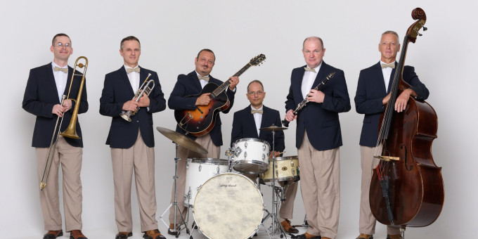 Concert hall, cultural center, bar and bistro - A38 Ship